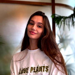 Explore the Enchanting World of Kate Evans on OnlyFans