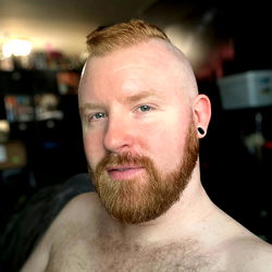 Eric - The Sci-Fi Loving Bottom from California