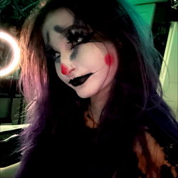 Liz 💜🦇: Your Favorite Goth Girl from Tampa, Florida