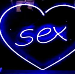 Pussykiss Offers a Dazzling Display of Exquisite Entertainment