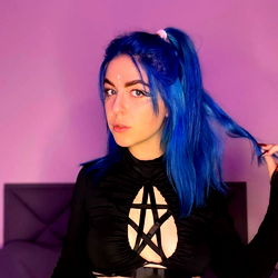 Rosaline Rosa - Stunning Model with a Captivating Aura